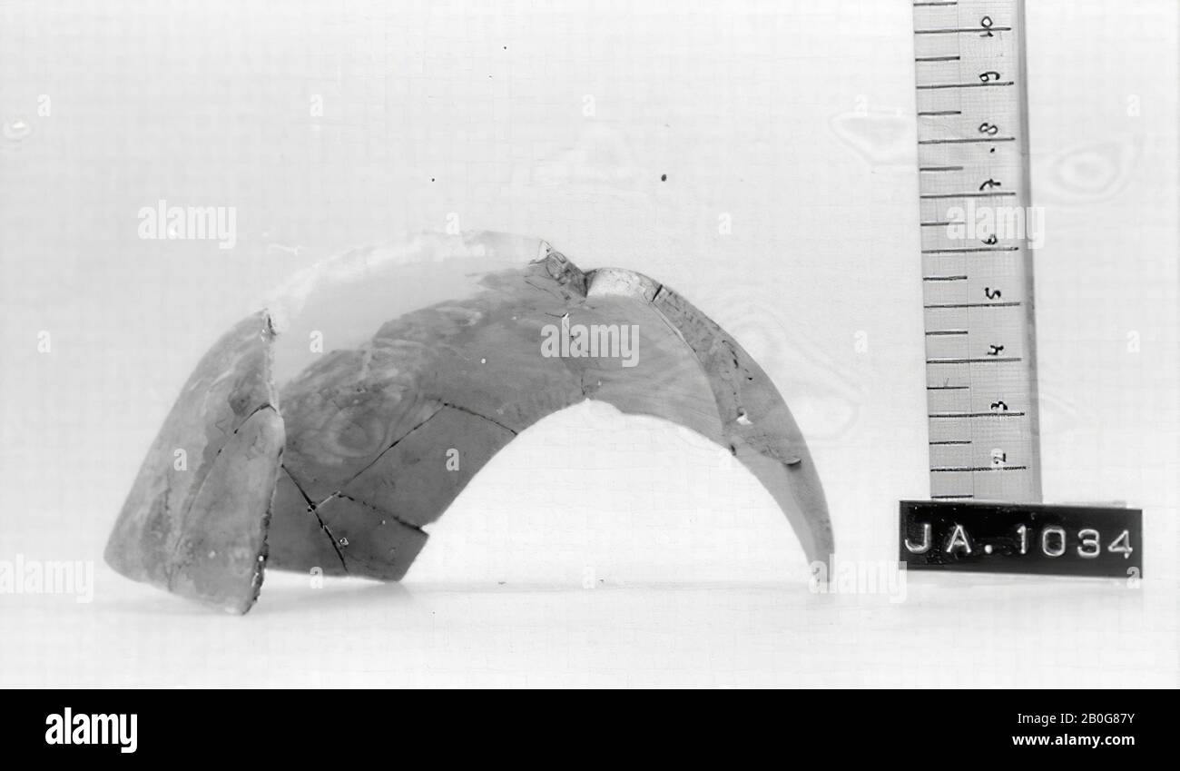 Type: 5, small pottery; scale, earthenware, H. 7,6, D (edge) 10,5 cm ...