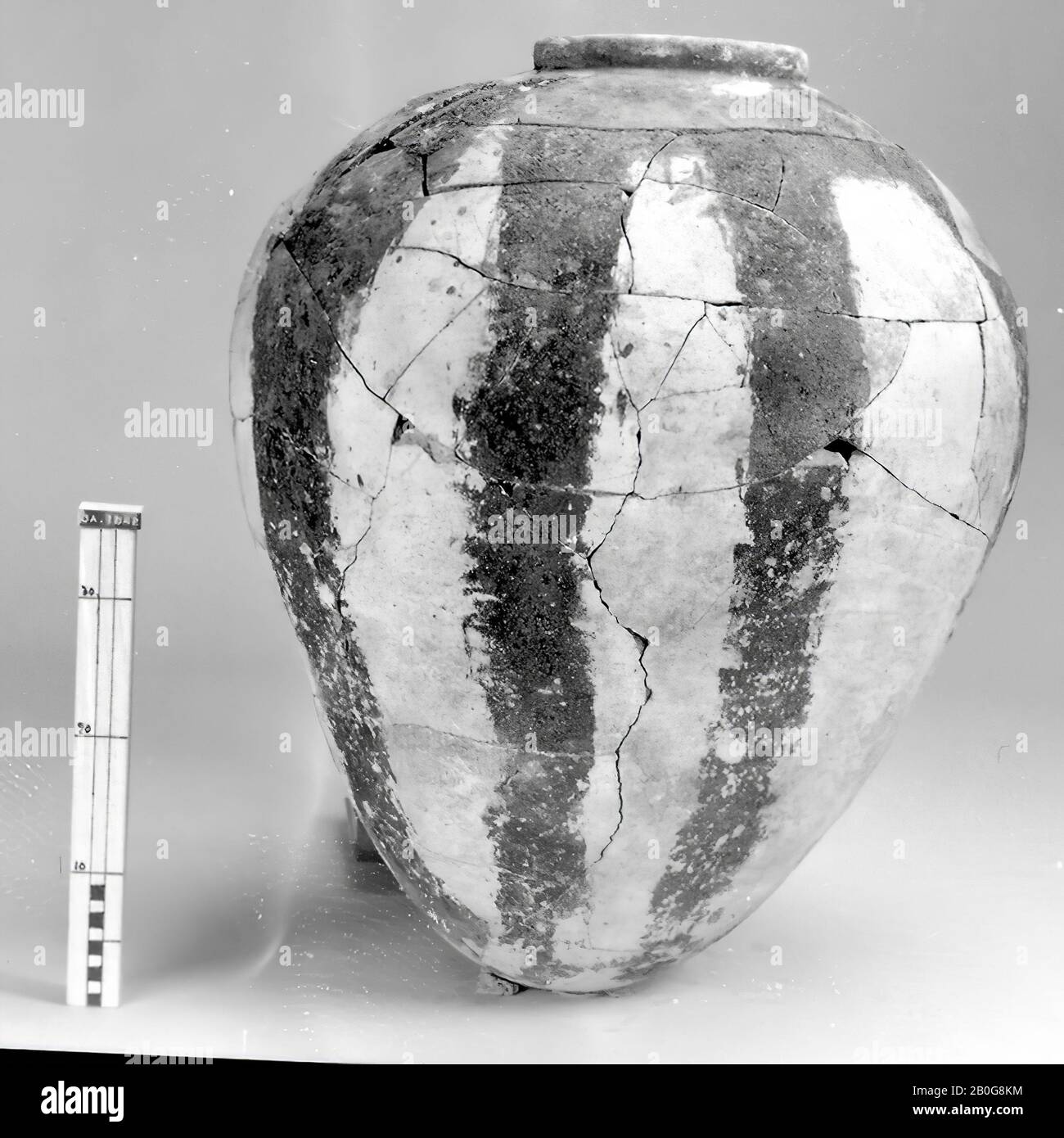 Type: 34, very large pottery, wide bitumen stripes, shouderbrand P, low ...