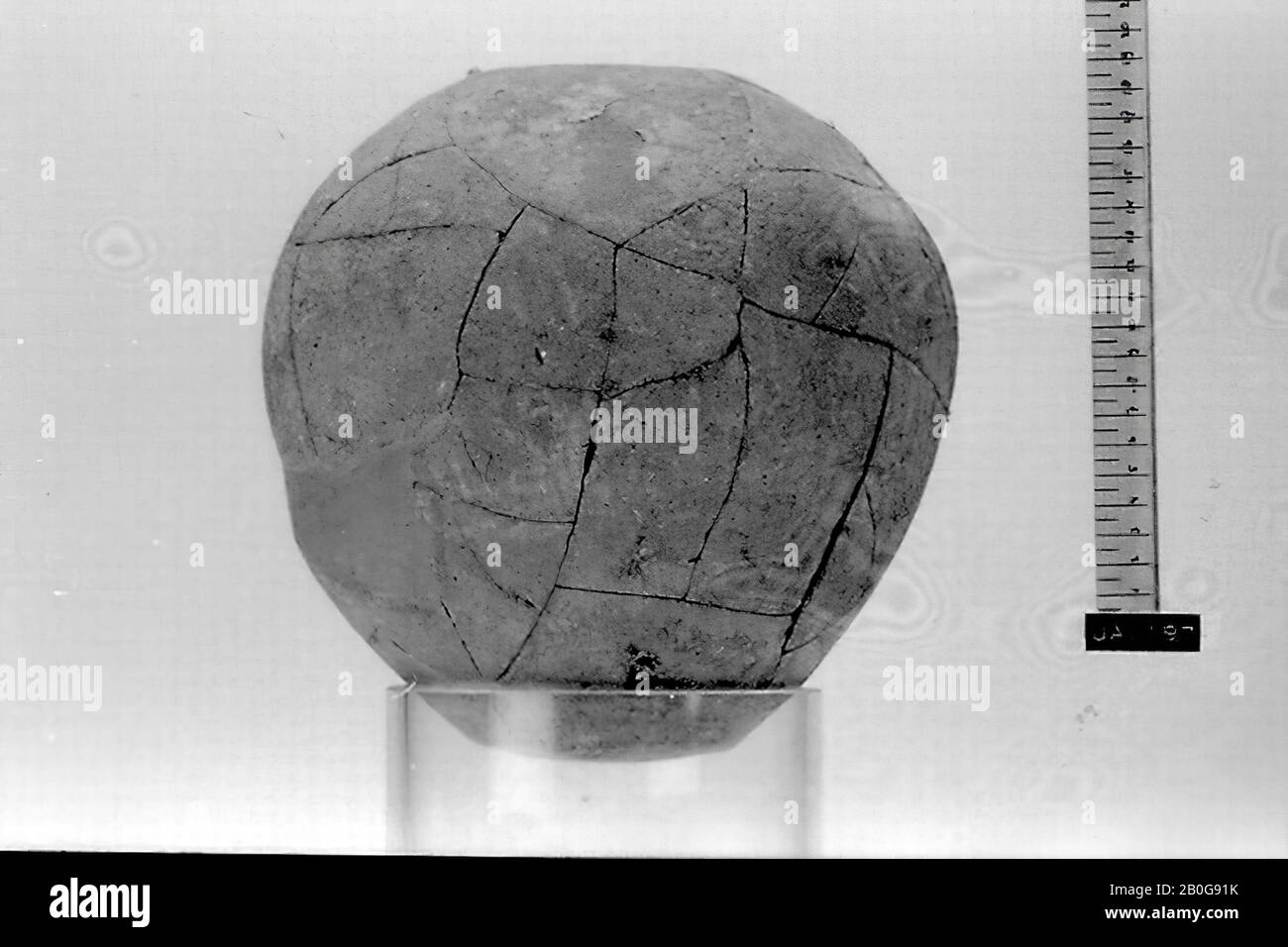 Type: 21, medium-sized pottery, twisted twisted, opening hand width ...