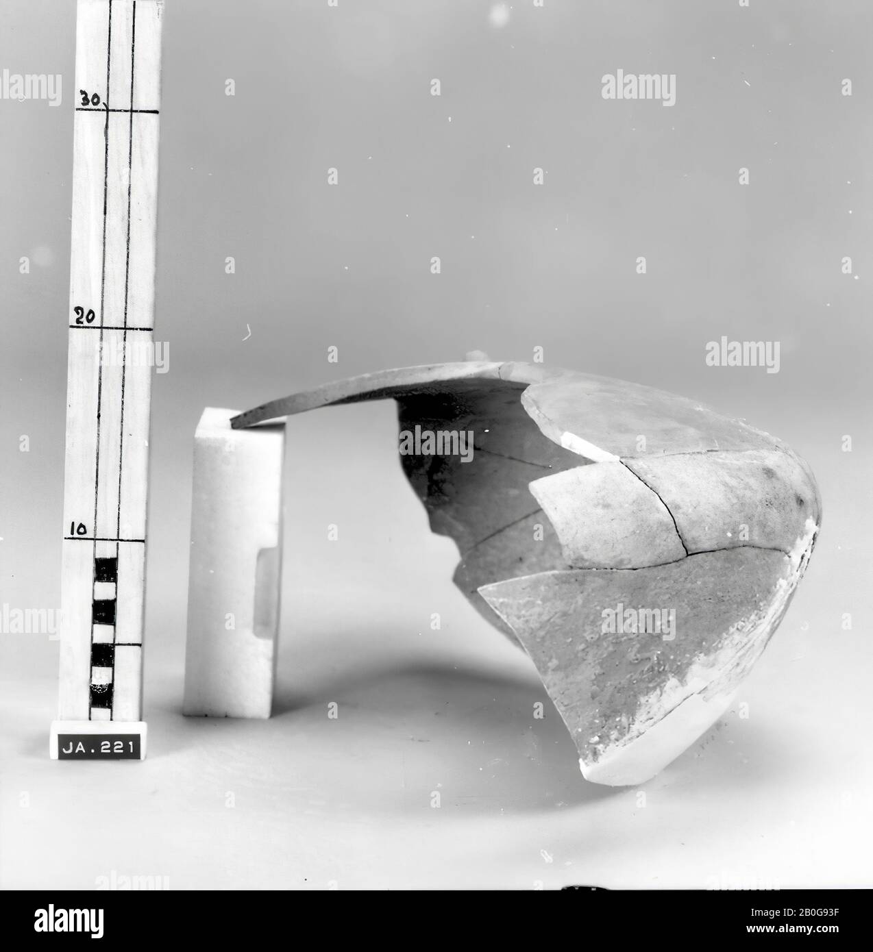 Type: 14, medium-sized pottery, turned, shoulder hand length straight ...