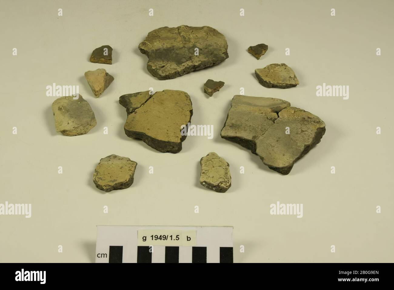 11 shards of hand-formed earthenware. Old glueing, shards, pottery ...