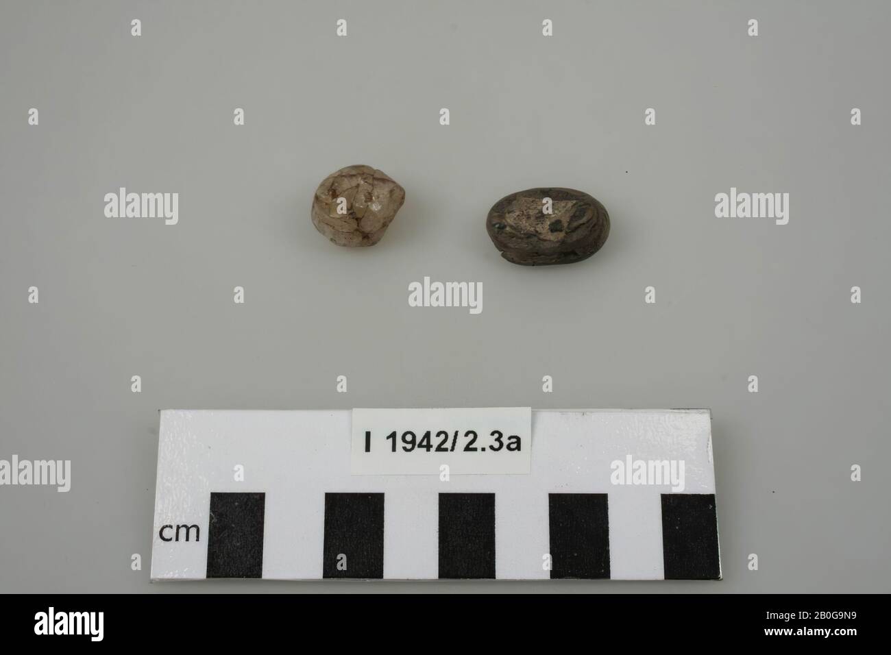 2 pebbles., pebbles, stone, 2,4 x 1,6 x 1,1 cm (largest pebble ...