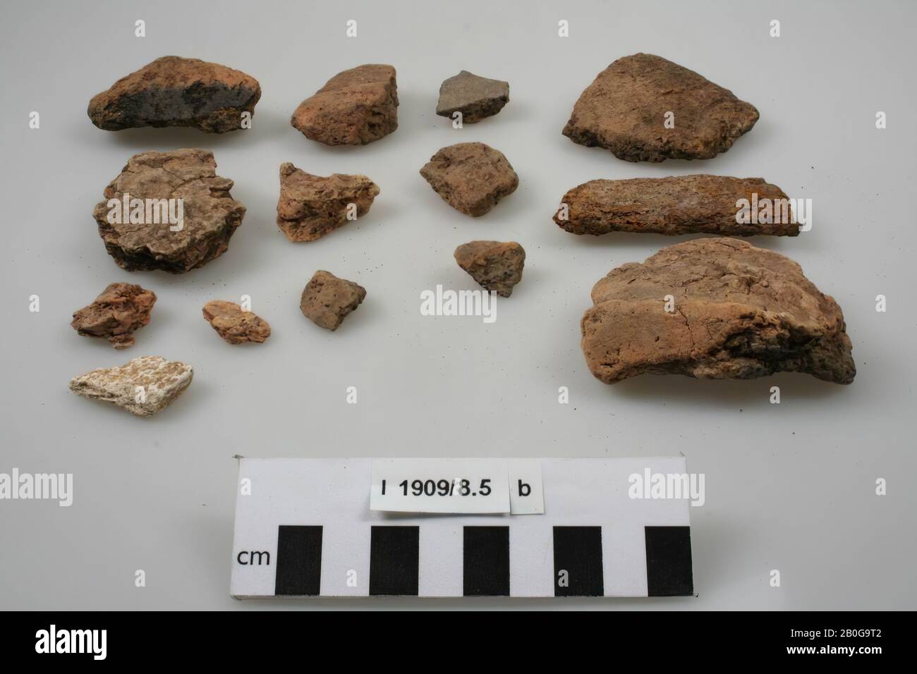 14 fragments of pottery, fragments, pottery, 6,2 x 7,3 x 2,6 cm ...
