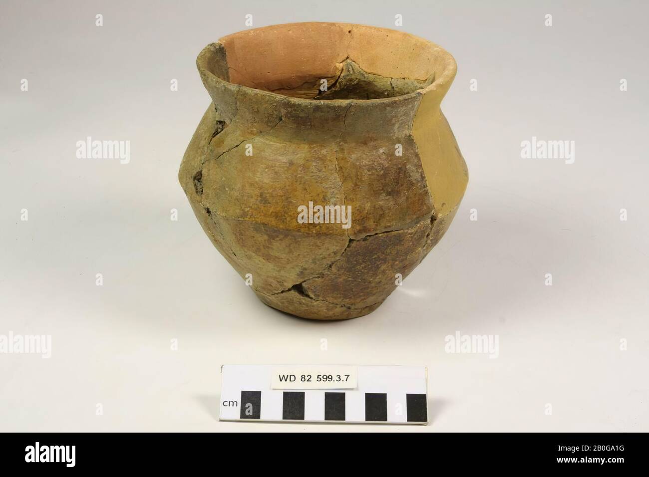 Bending wall pot hi-res stock photography and images - Alamy