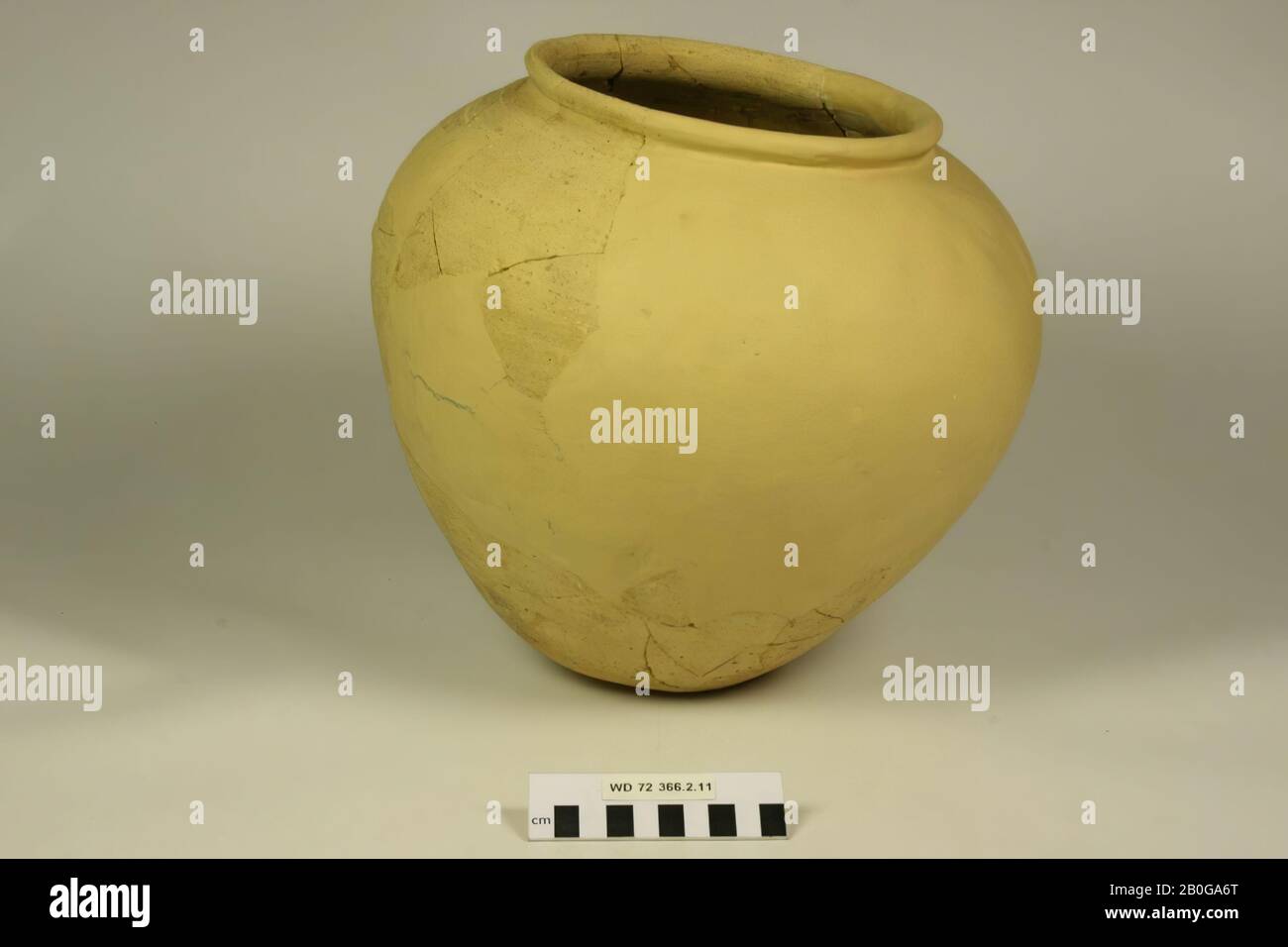 Badorf pottery hi-res stock photography and images - Alamy