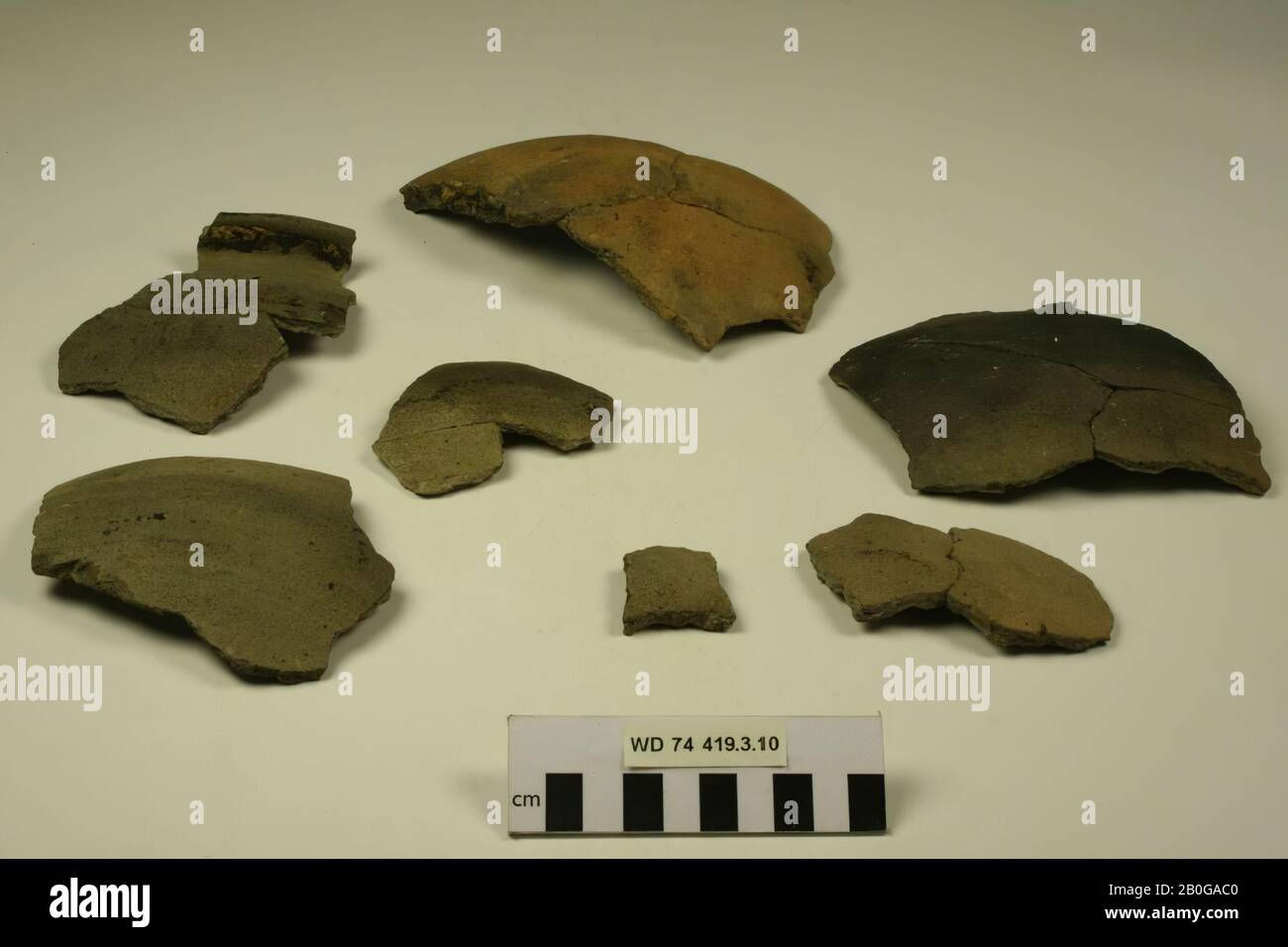 7 fragments of pottery. Glueing, fragments, pottery, 11.5 x 18 x 5.5 cm ...