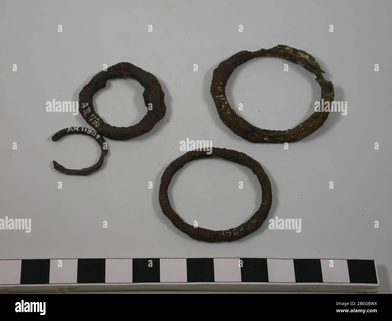 4 iron rings hi-res stock photography and images - Alamy