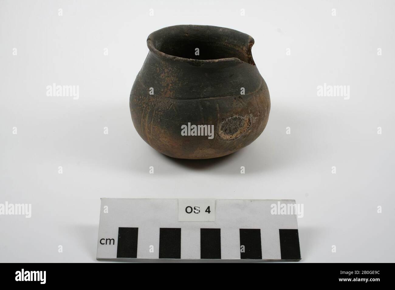 Hard burnt pottery hi-res stock photography and images - Alamy