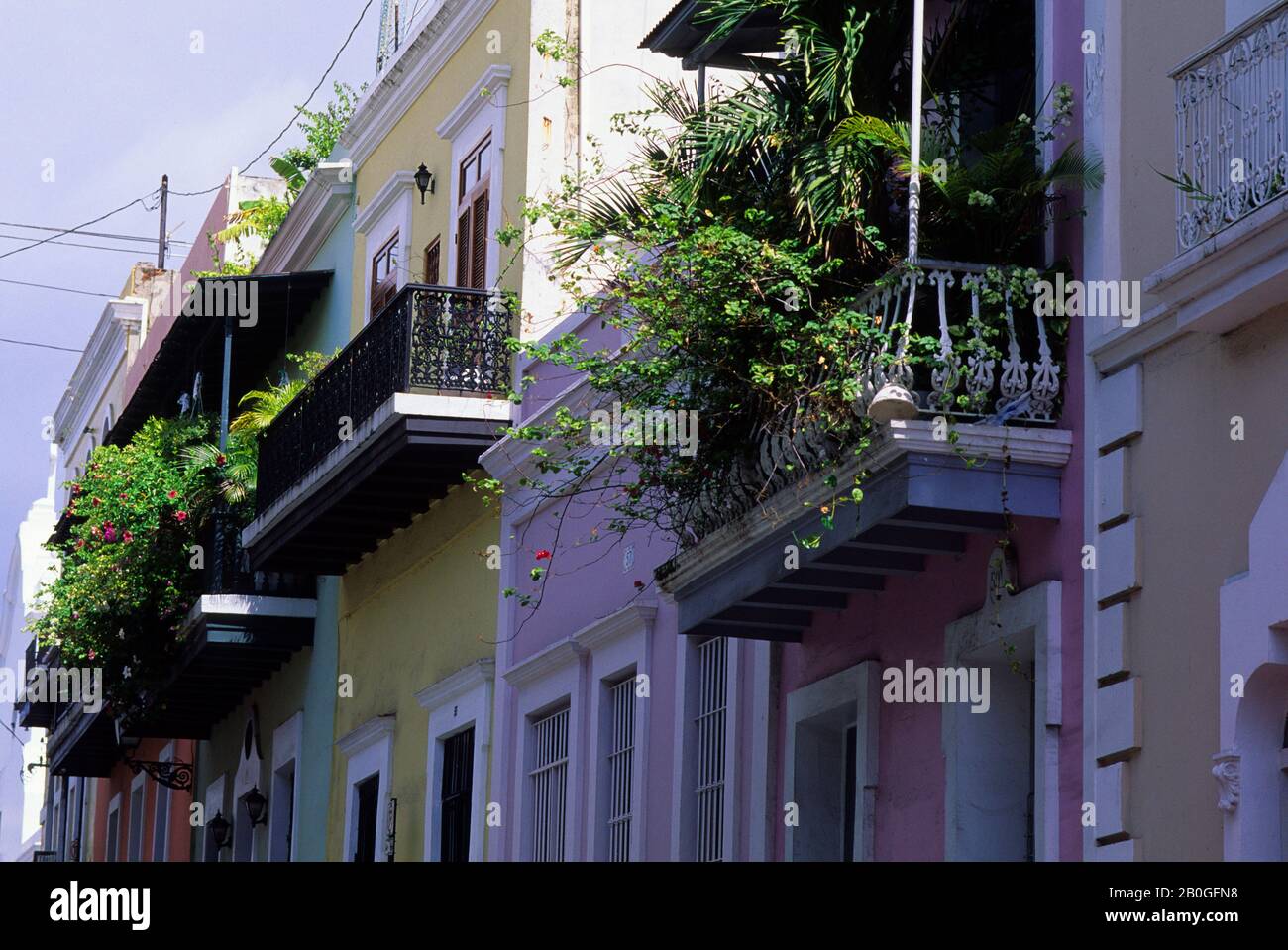 PUERTO RICO, OLD SAN JUAN, COLONIAL ARCHITECTURE Stock Photo - Alamy