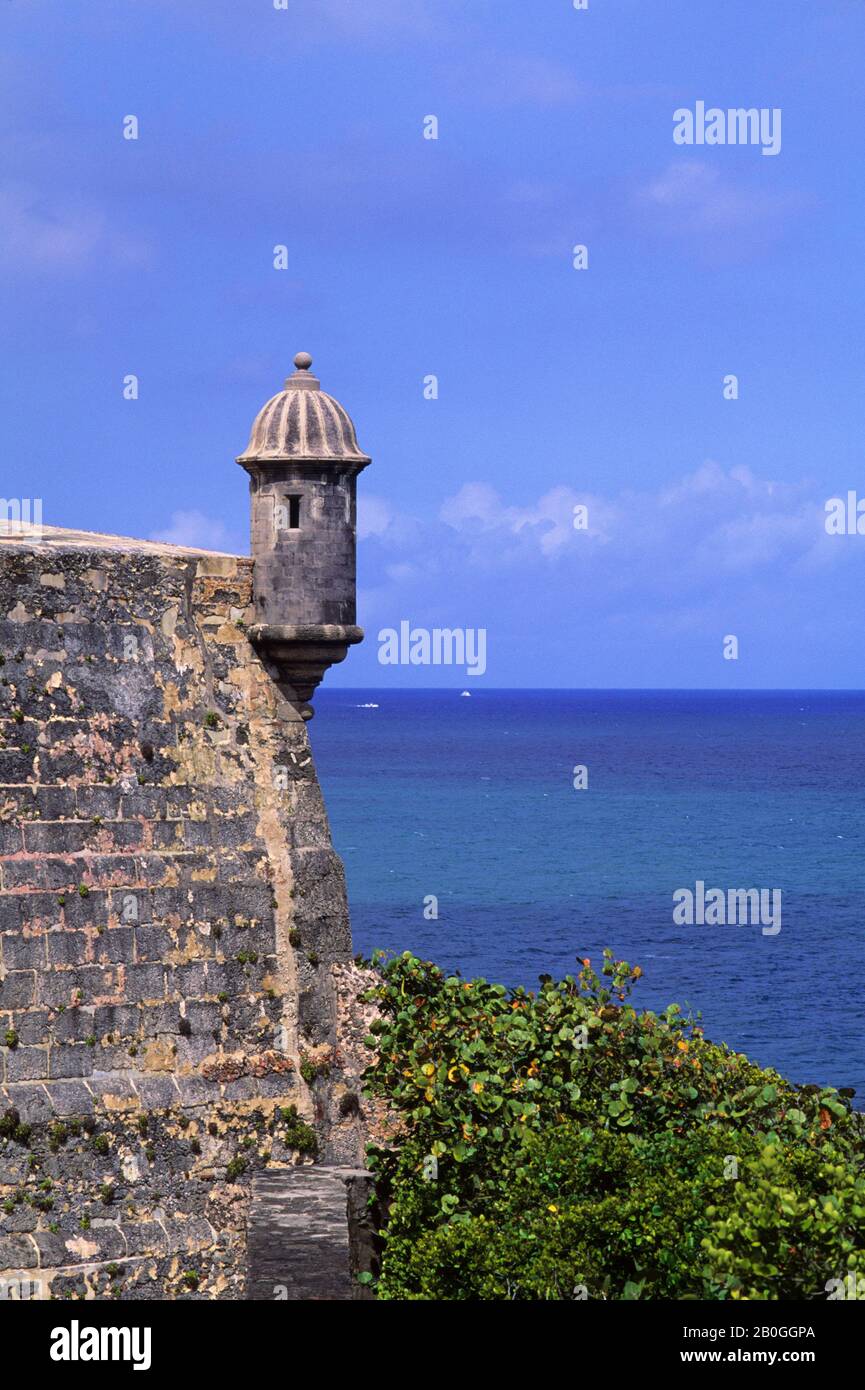 PUERTO RICO, OLD SAN JUAN, CASTILLO DEL MORRO FORTRESS, SENTRIES ...