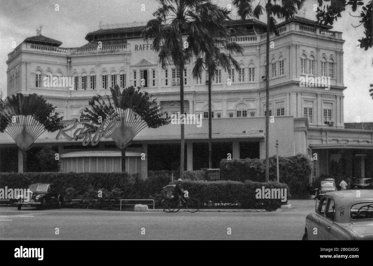 Singapore raffles hotel historic Black and White Stock Photos & Images ...