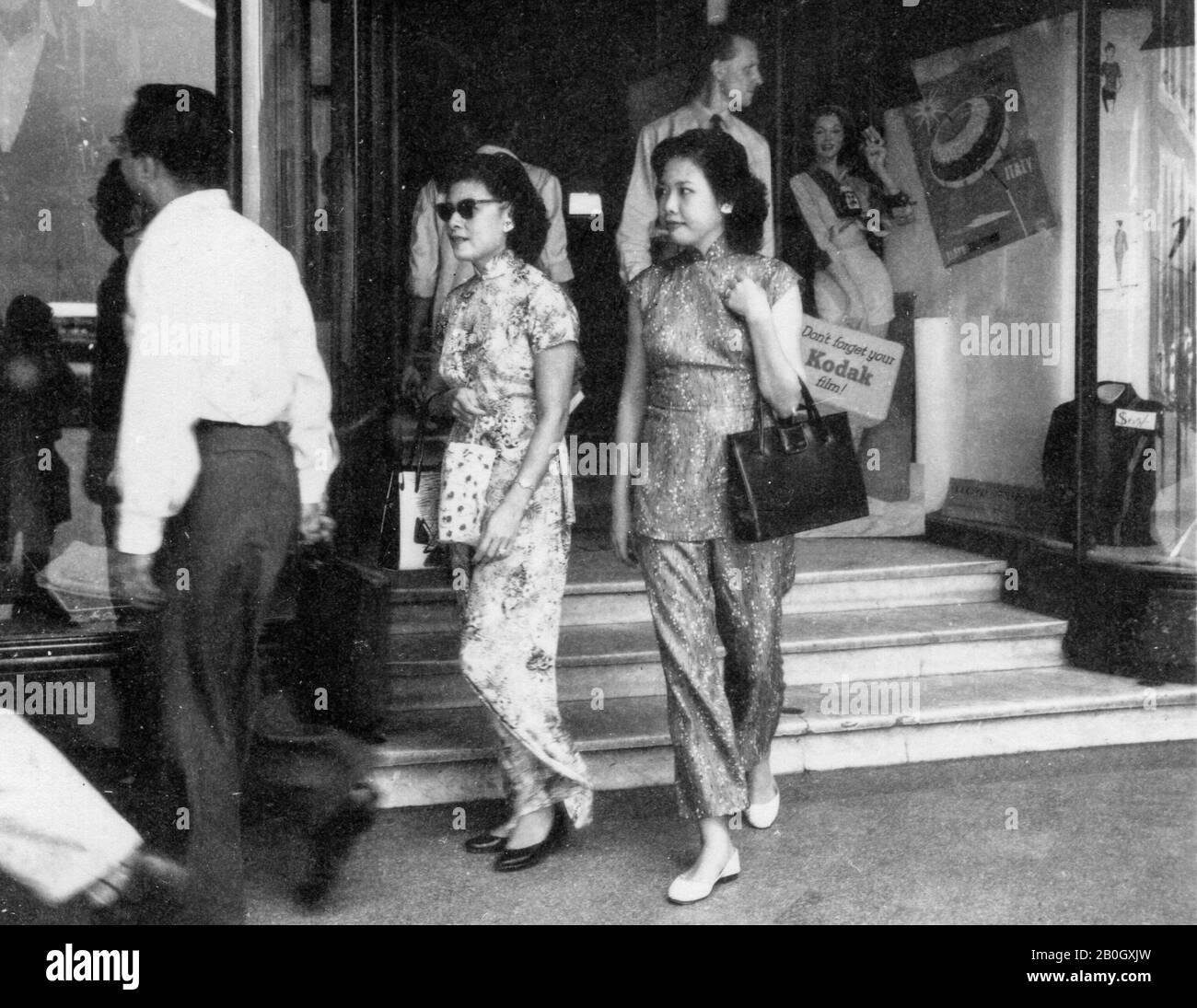 Singapore. 1958. Two local ladies shopping Stock Photo - Alamy
