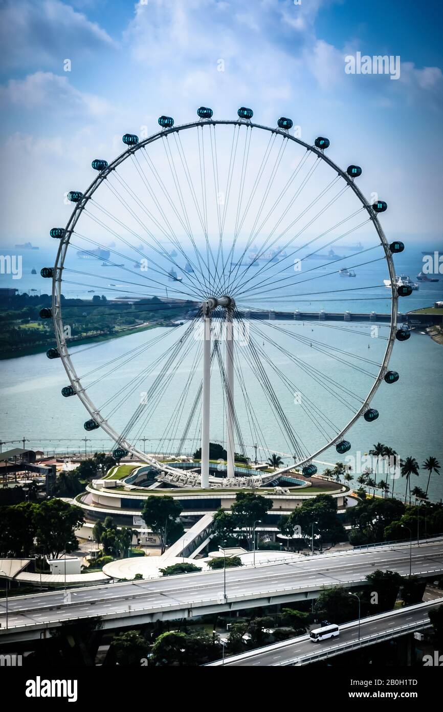 skyline of Singapore flyer ferris wheel in Marina Bay in Singapore ...