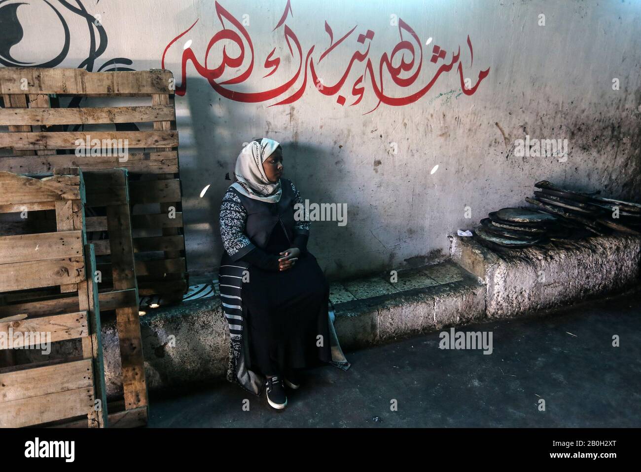 Palestinian man works in the only traditional bakery that stays working ...