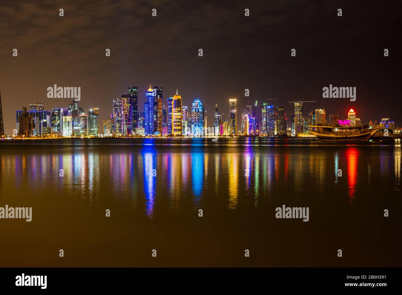 Doha skyline 2020 hi-res stock photography and images - Alamy
