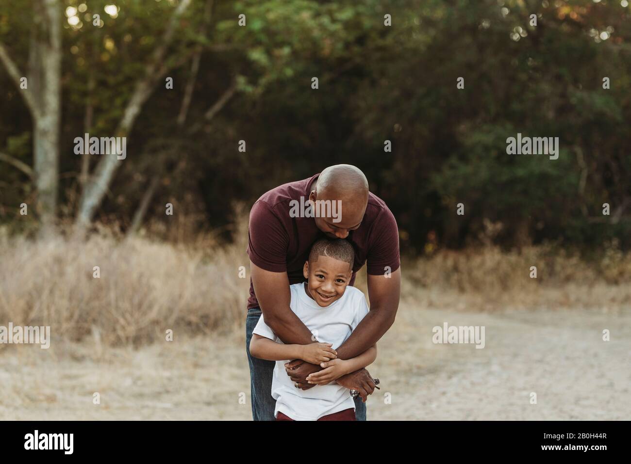 African father hugging child hi-res stock photography and images - Alamy