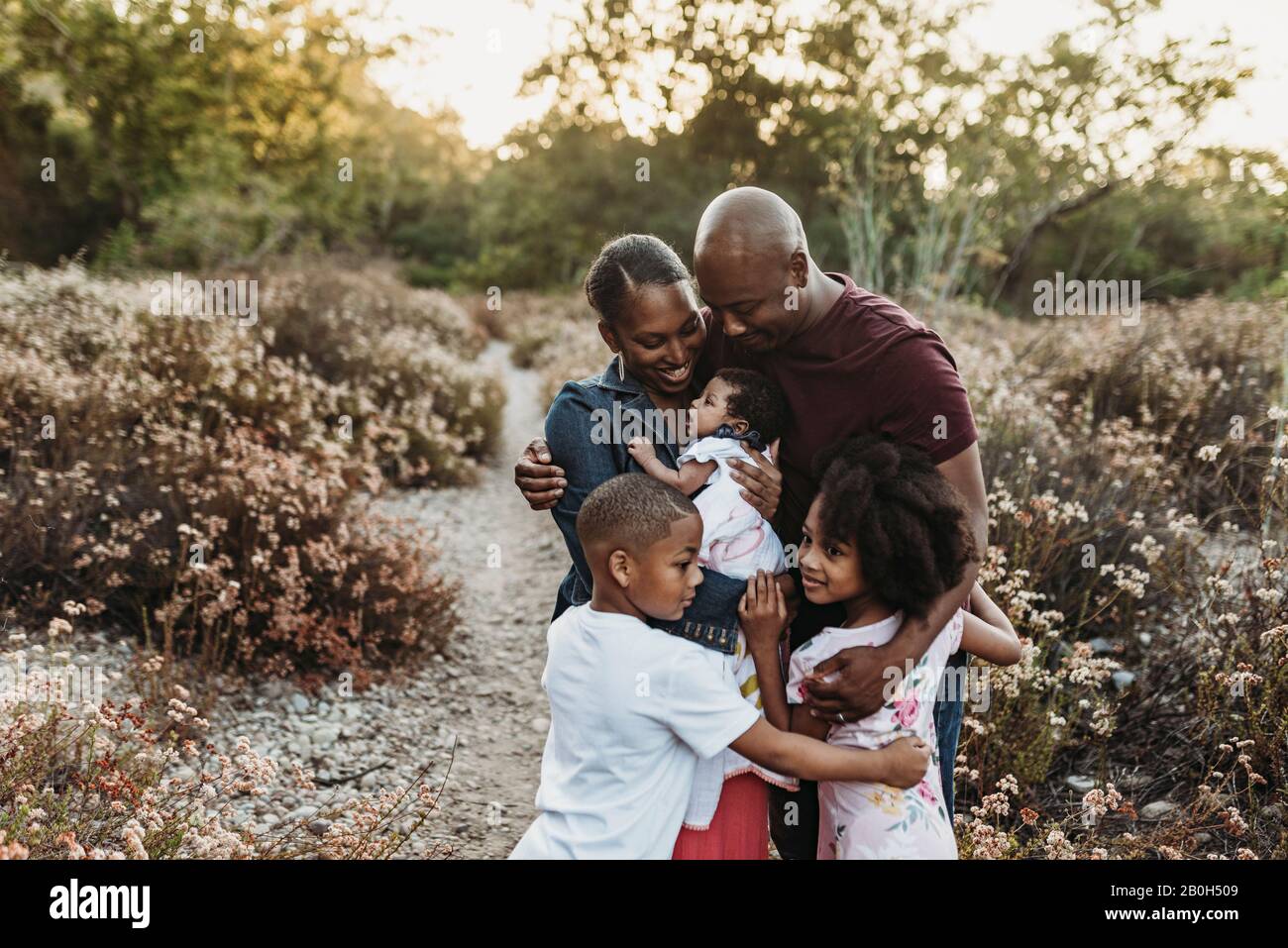 Hugging close hi-res stock photography and images - Alamy