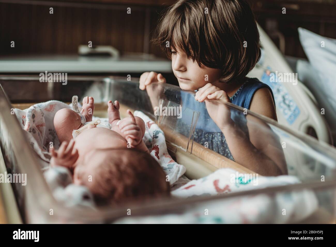 Hospital new baby sibling hi-res stock photography and images - Alamy