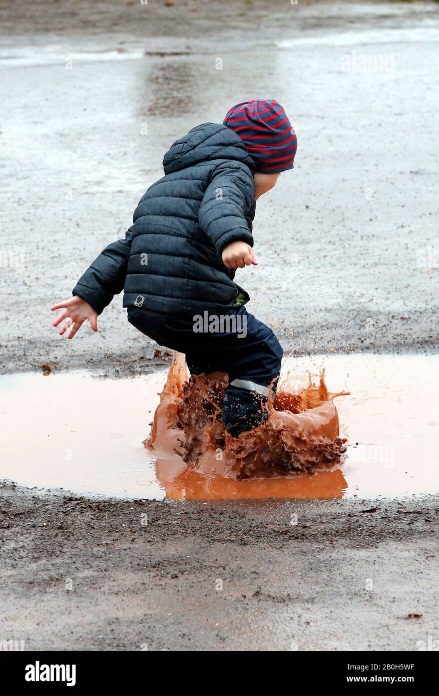 Children boy splash puddle hi-res stock photography and images - Alamy
