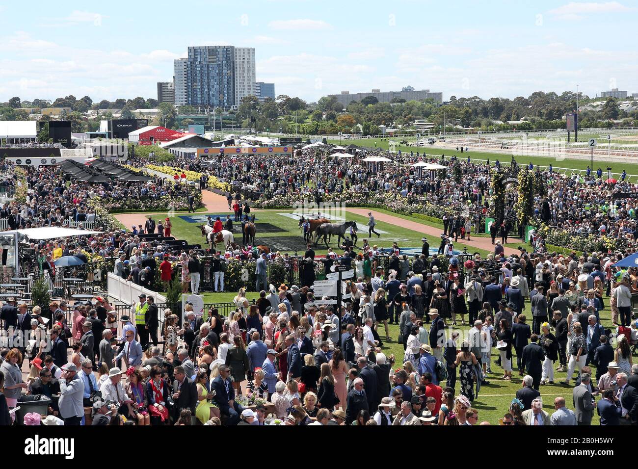 Jockeys parade ring hi-res stock photography and images - Alamy