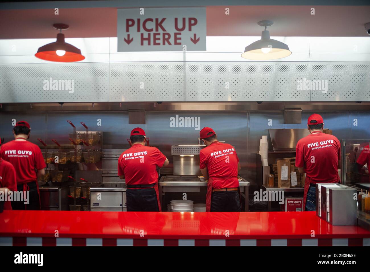 Five guys fast food sign hi-res stock photography and images - Alamy
