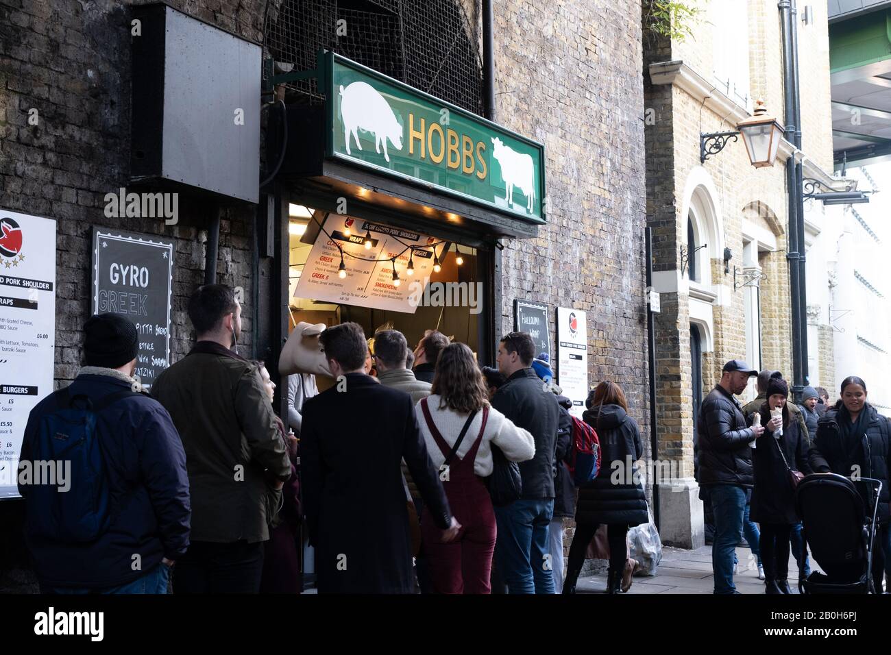 Busy street scene, borough market hi-res stock photography and images ...