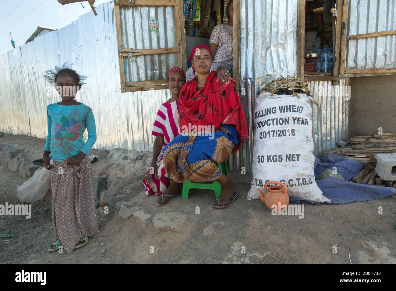 Somali woman building house hi-res stock photography and images - Alamy