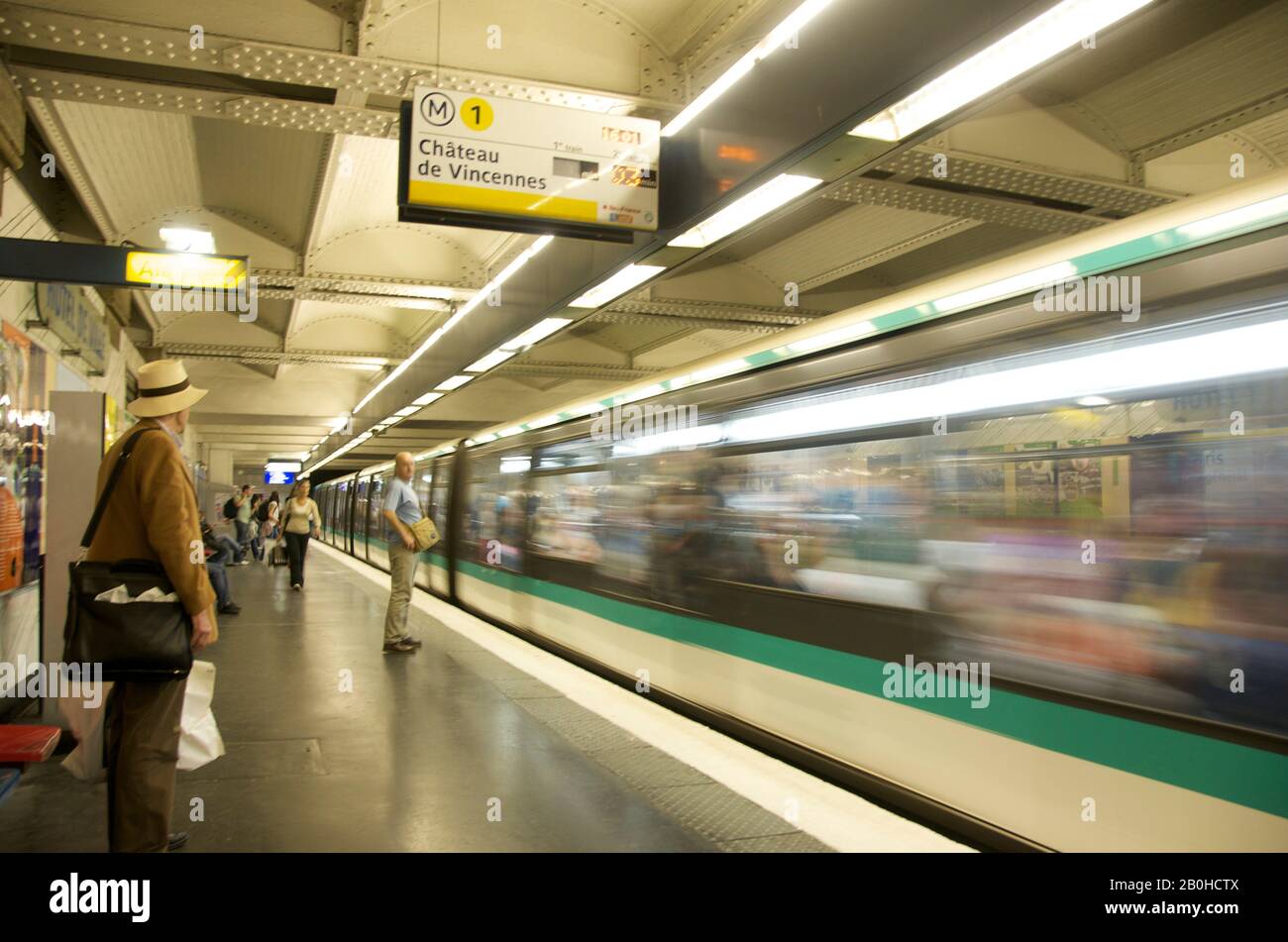 Paris metro platform with passengers waiting, Paris, France Stock Photo ...