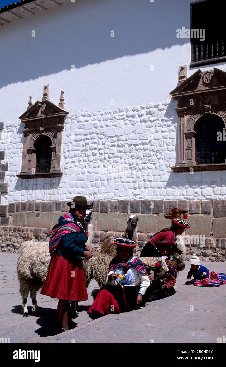 Cuzco local hi-res stock photography and images - Alamy