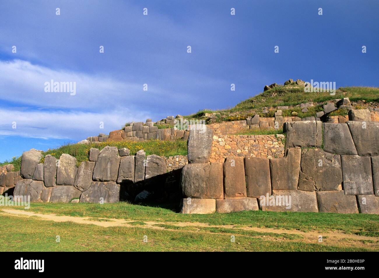 PERU, NEAR CUZCO, INCA FORTRESS OF SACSAYHUAMAN, FORTRESS WALLS Stock ...