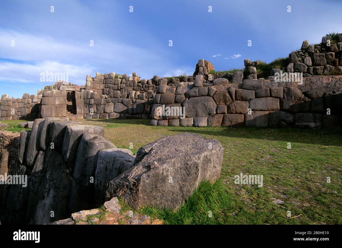 PERU, NEAR CUZCO, INCA FORTRESS OF SACSAYHUAMAN Stock Photo - Alamy
