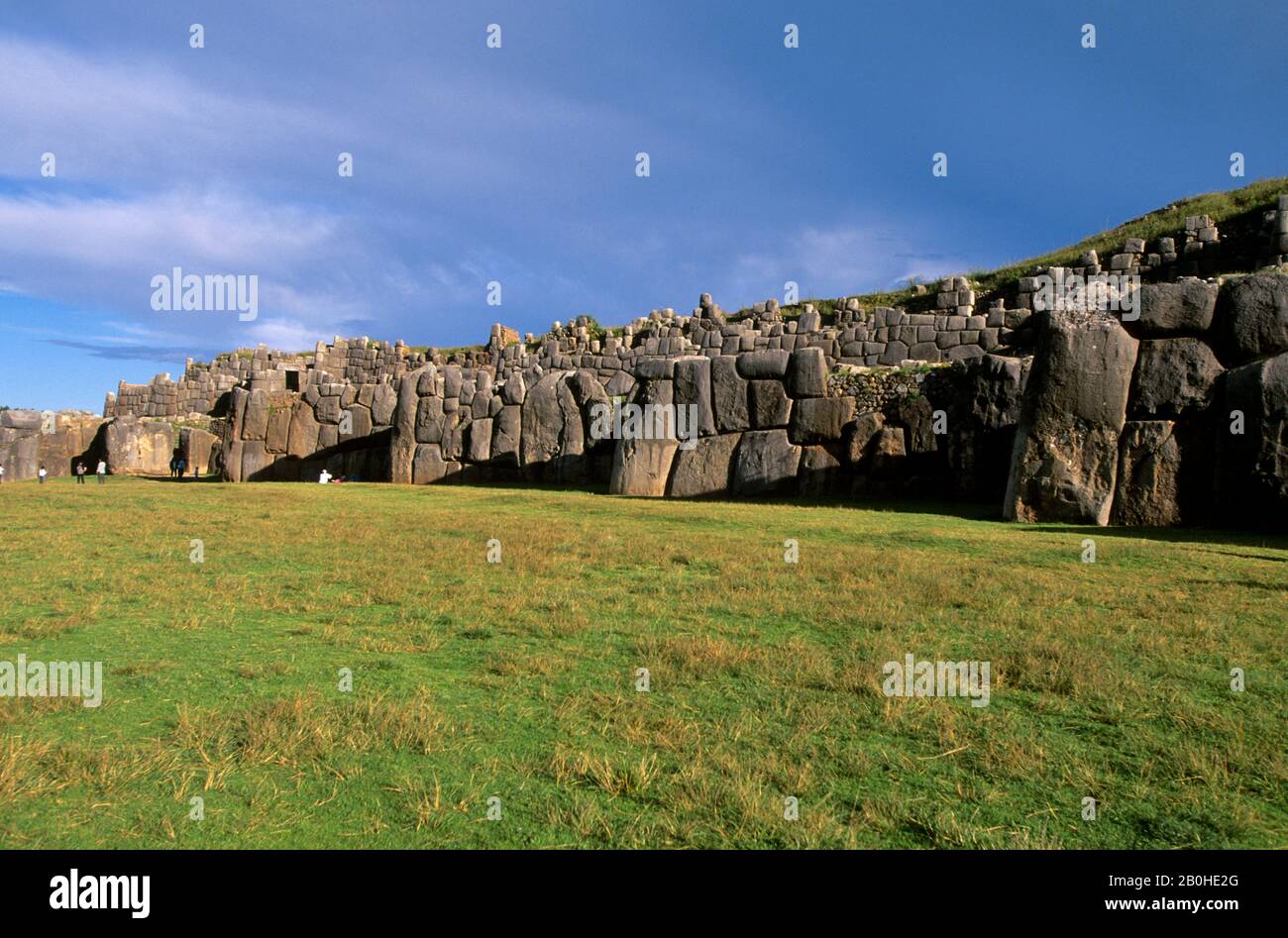 PERU, NEAR CUZCO, INCA FORTRESS OF SACSAYHUAMAN, FORTRESS WALLS Stock ...