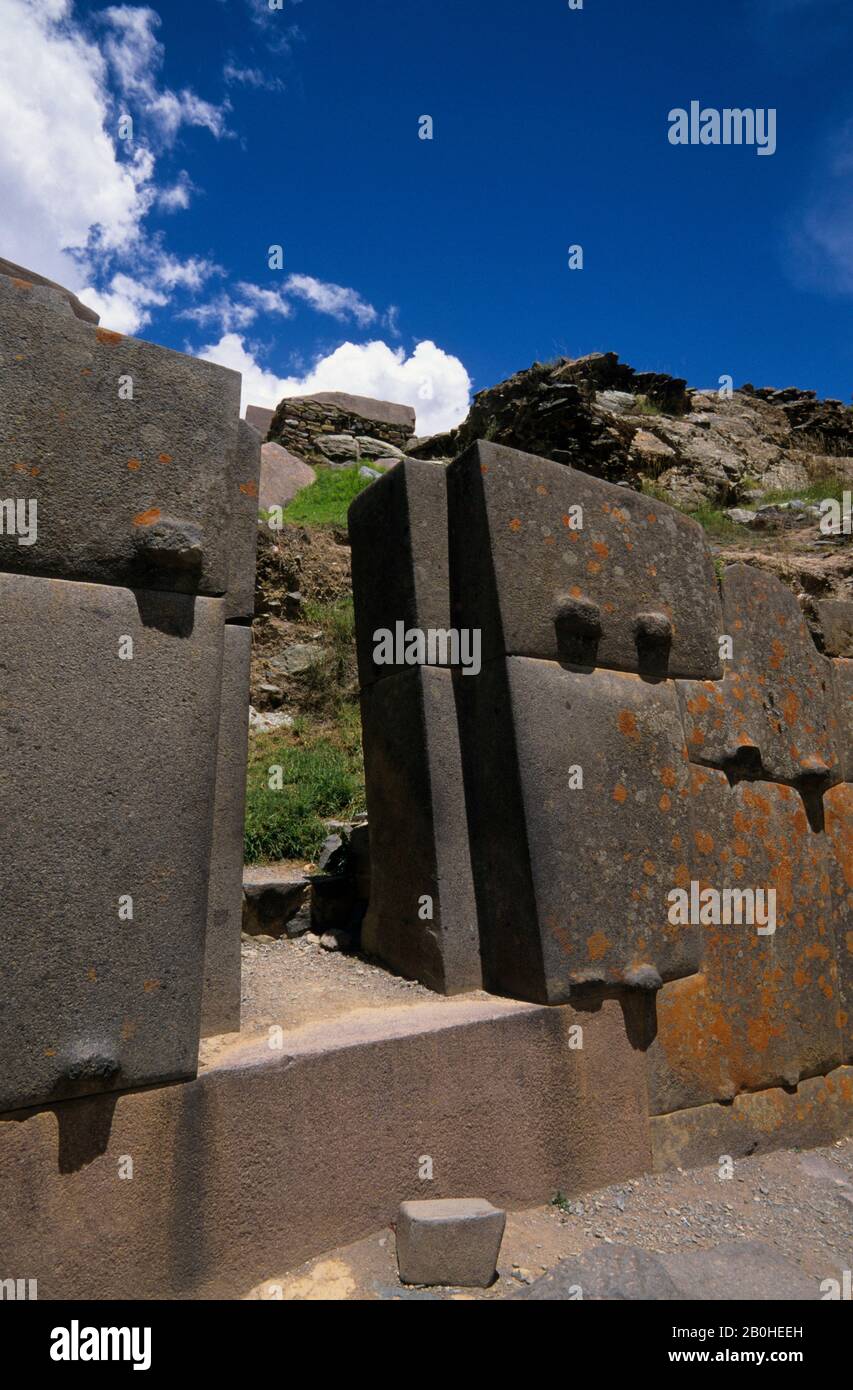 PERU, NEAR CUZCO, OLLANTAYTAMBO, INCA FORTRESS IN THE SACRED VALLEY ...
