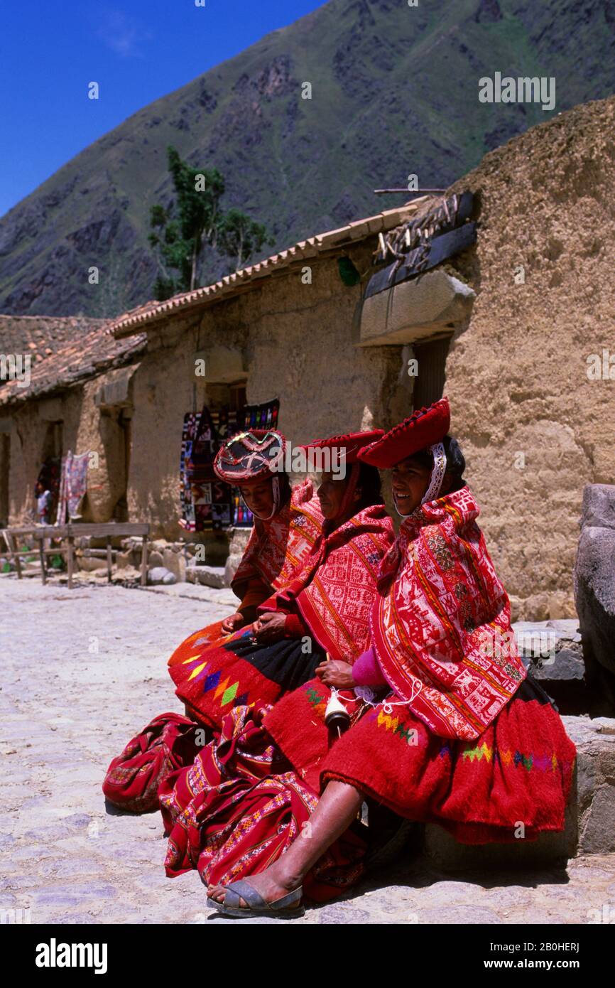 Quechua women hi-res stock photography and images - Alamy