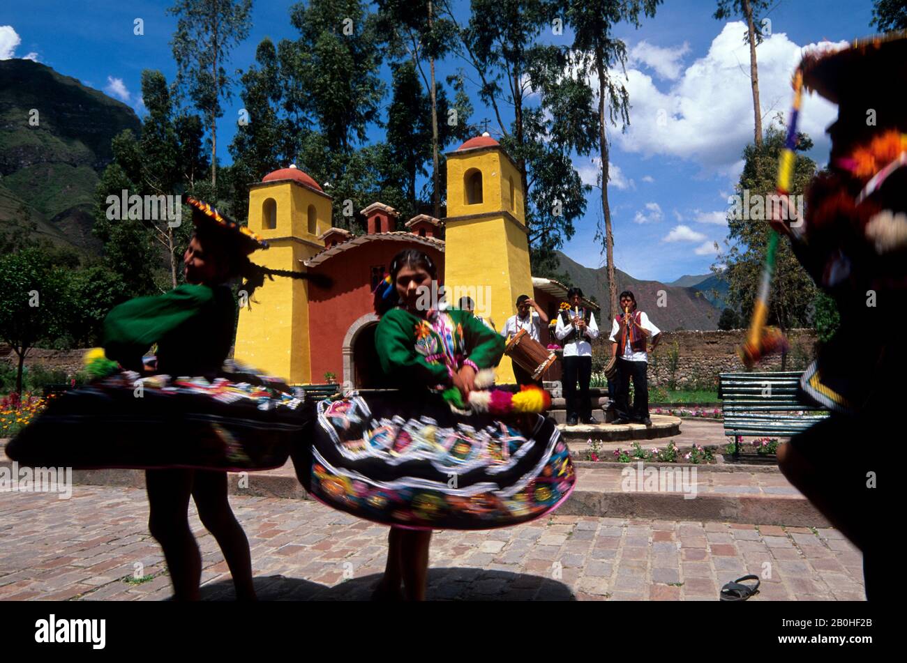 PERU, NEAR CUZCO, SACRED VALLEY, POSADA DEL INCA HOTEL, FOLK DANCES ...