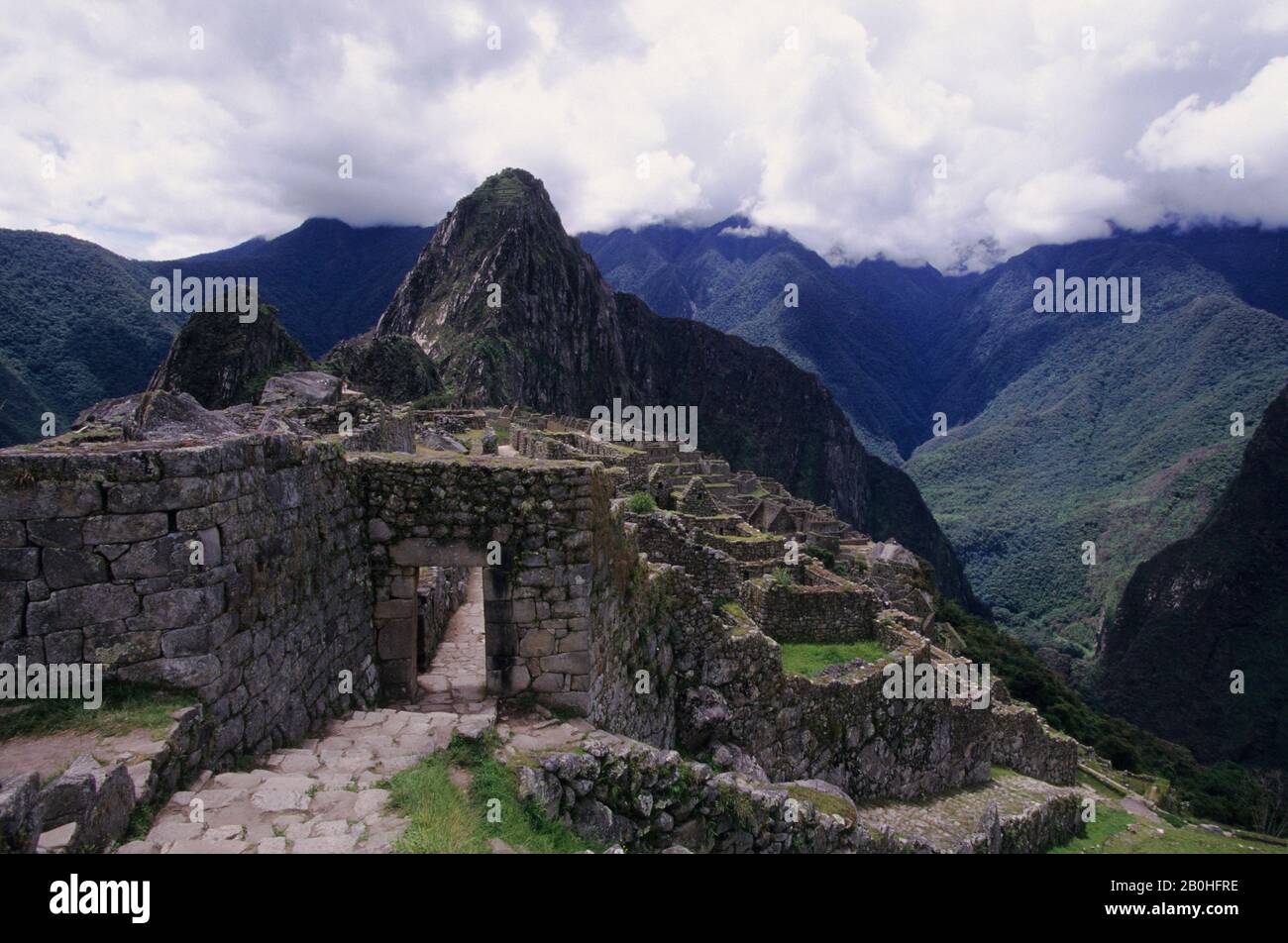 Machu picchu entrance hi-res stock photography and images - Alamy