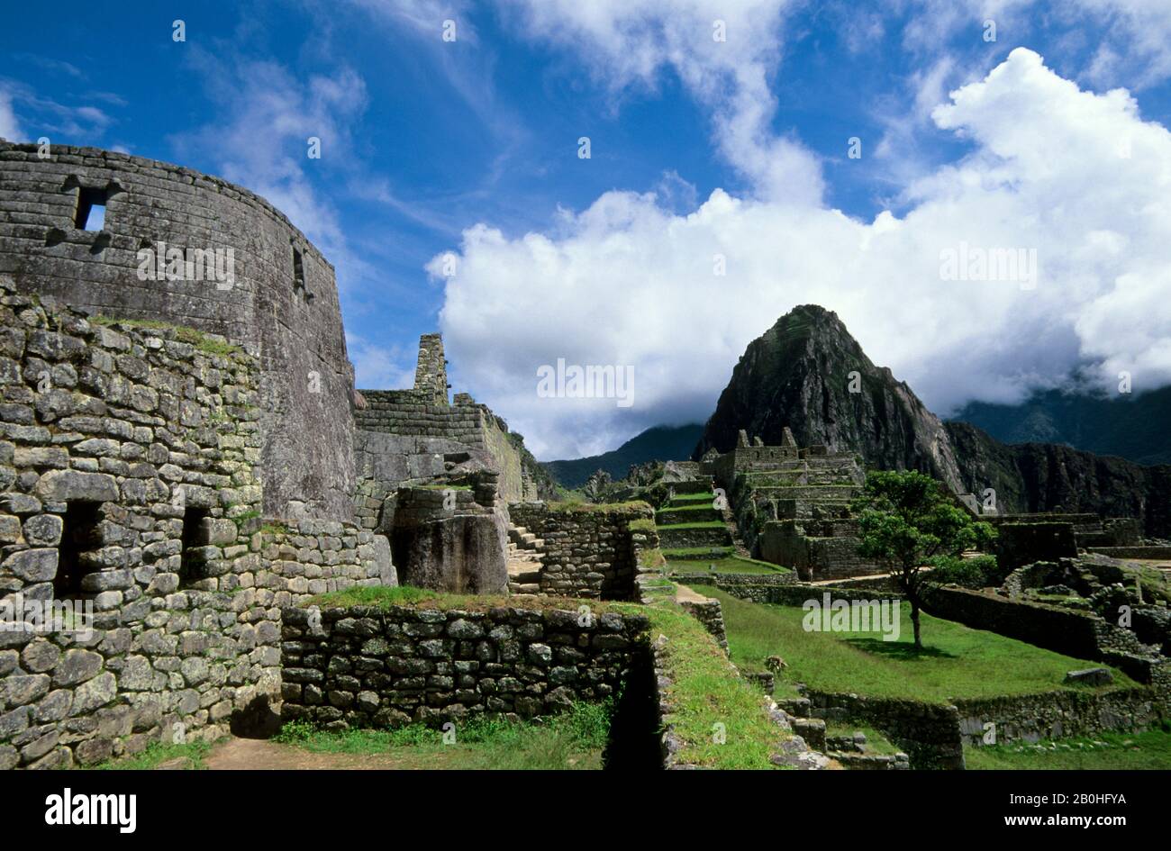 PERU, SACRED VALLEY, MACHU PICCHU, TEMPLE OF THE SUN, HUAYNA PICCHU IN ...