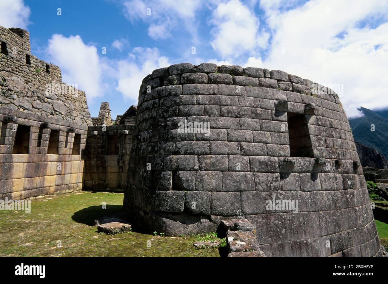 PERU, SACRED VALLEY, MACHU PICCHU, TEMPLE OF THE SUN Stock Photo - Alamy