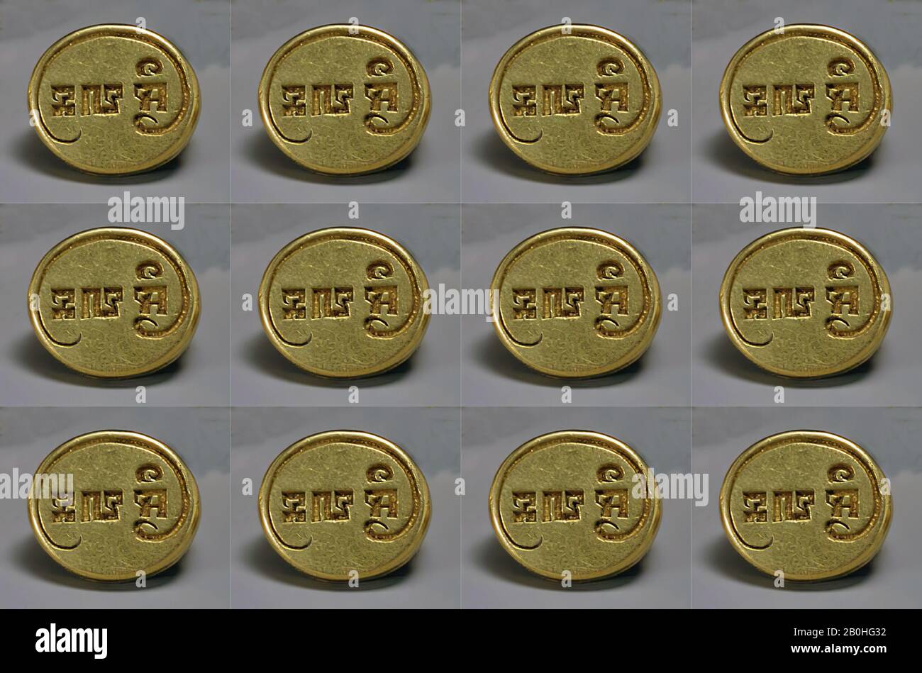 Plain oval bezel hi-res stock photography and images - Alamy