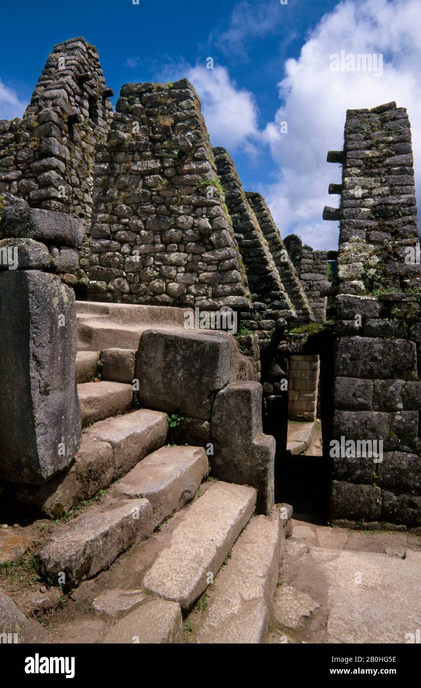 PERU, SACRED VALLEY, MACHU PICCHU, ROYAL DISTRICT Stock Photo - Alamy
