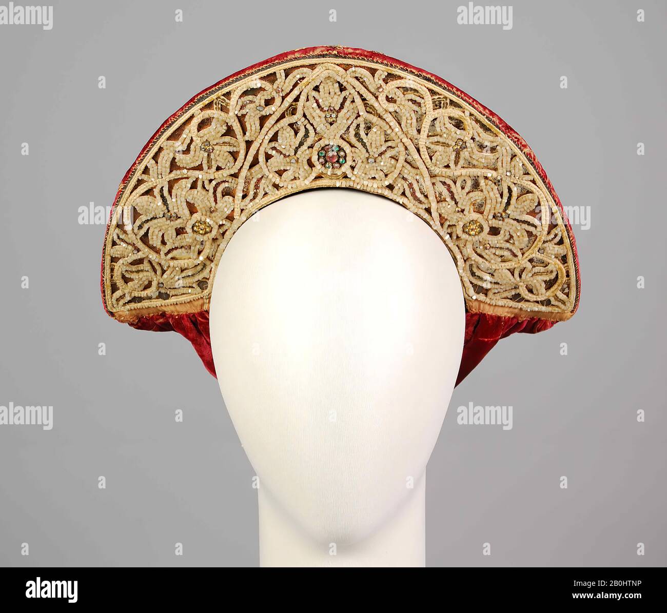Shell headdress hi-res stock photography and images - Alamy