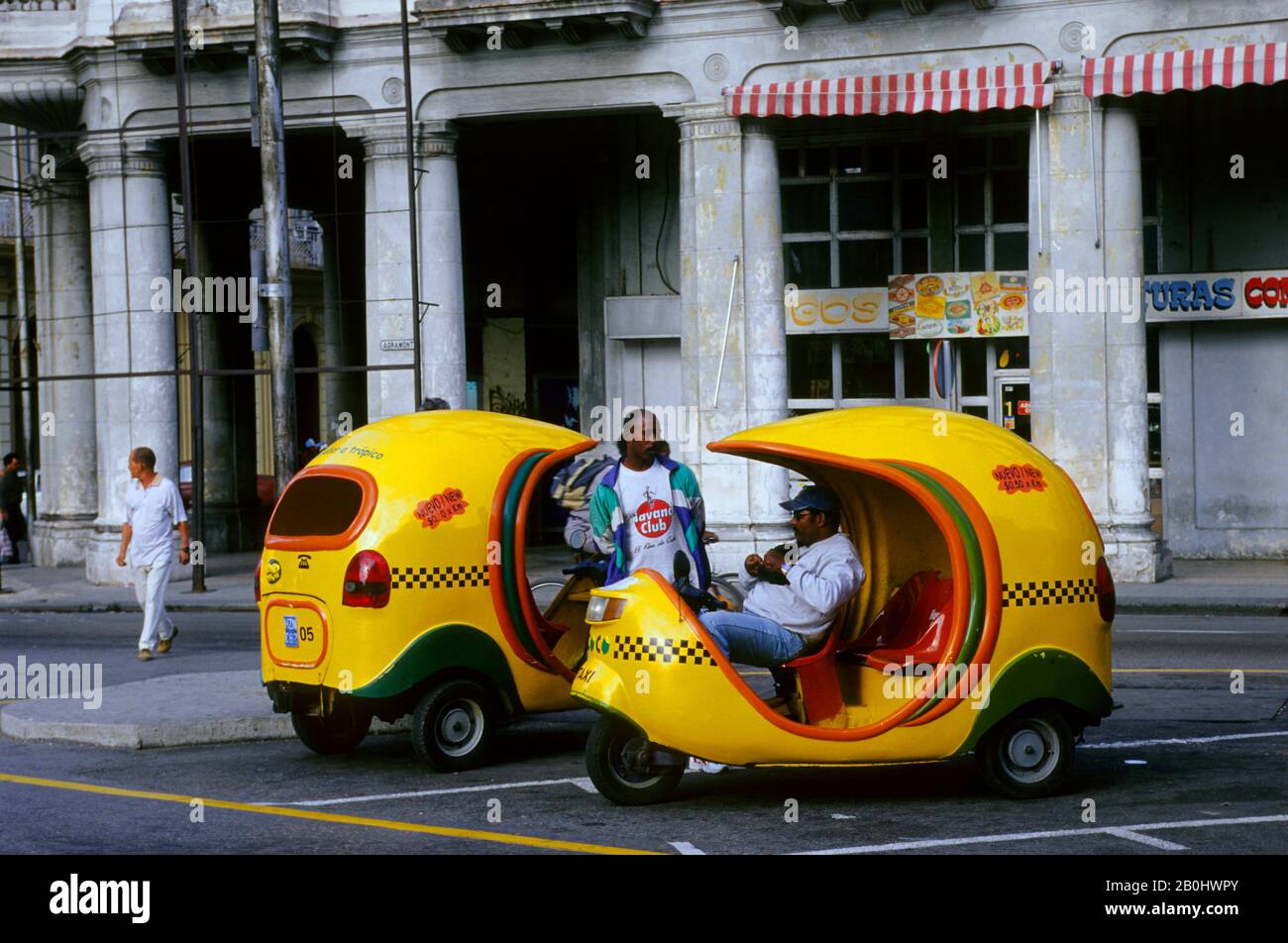 CUBA, HAVANA, STREET SCENE, THREE-WHEELED TAXIS Stock Photo - Alamy