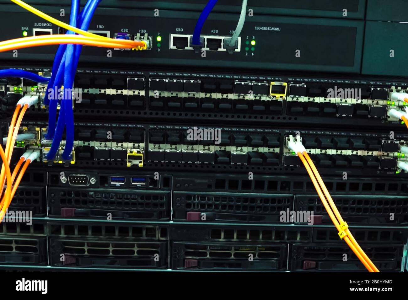 Internet wires hi-res stock photography and images - Alamy