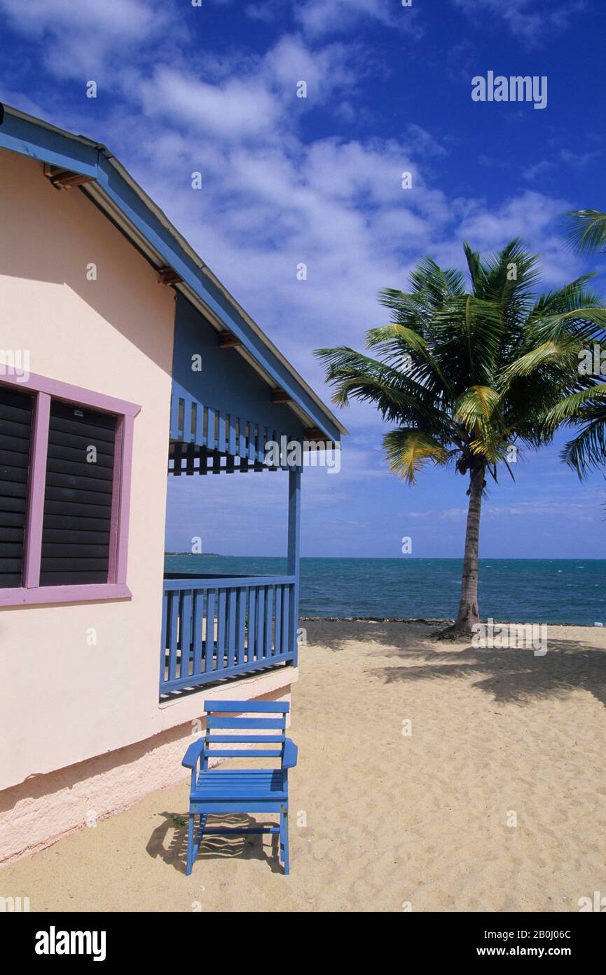 Belize beach house hi-res stock photography and images - Alamy