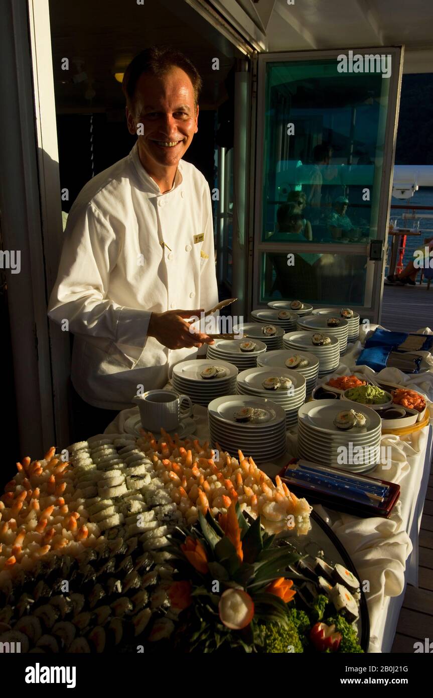 Cruise ship chef hi-res stock photography and images - Alamy
