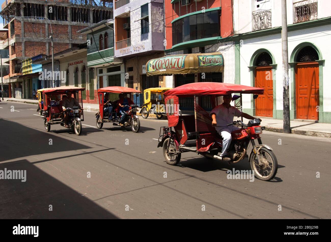PERU, AMAZON BASIN, IQUITOS, STREET SCENE WITH MOTORCYCLE TAXIS Stock ...