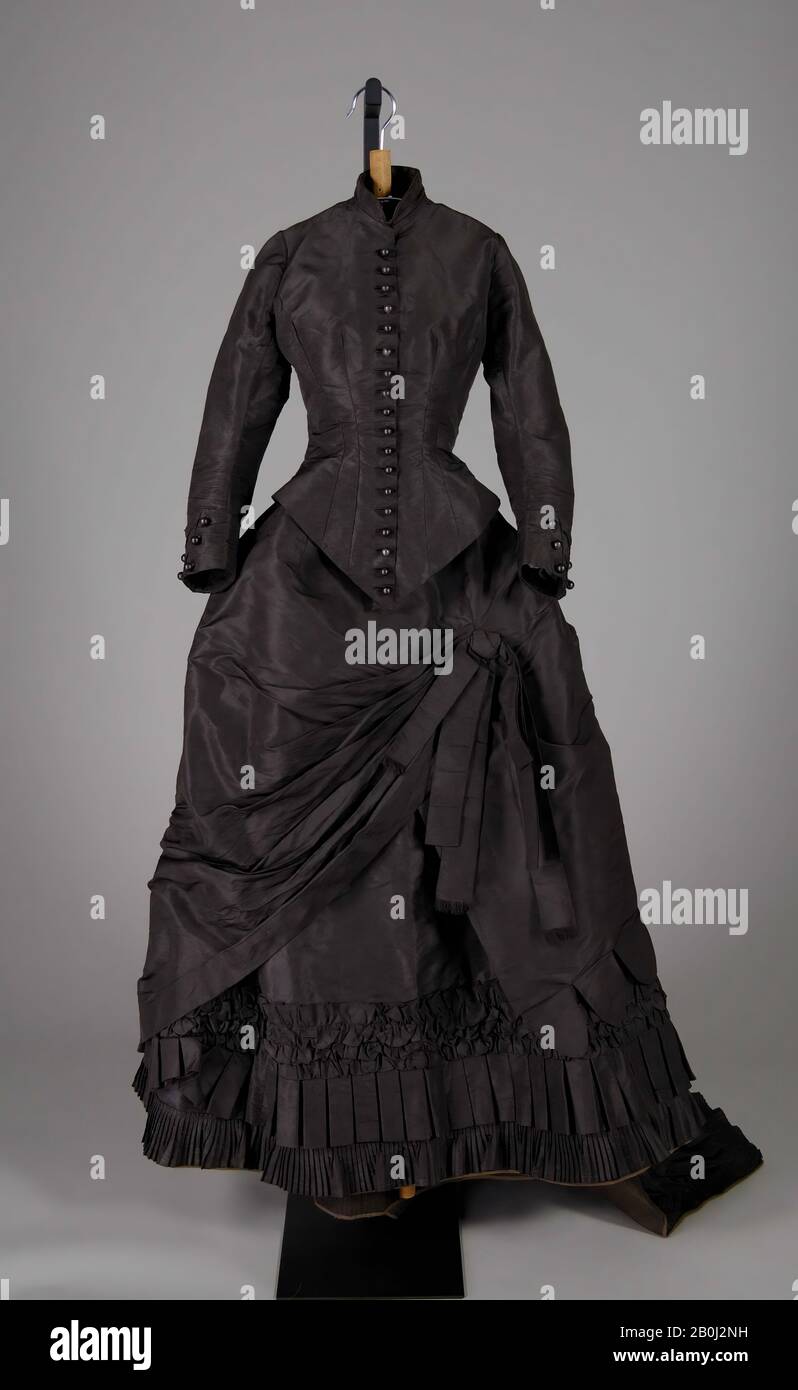 Irish dress hi-res stock photography and images - Alamy