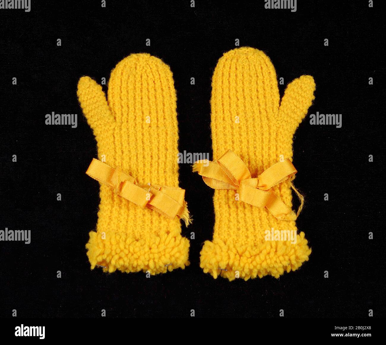 Wool mittens hi-res stock photography and images - Alamy