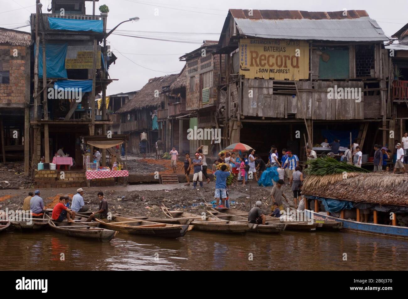 PERU, AMAZON BASIN, IQUITOS, BELEM, VIEW OF HOUSES ALONG RIVER Stock ...