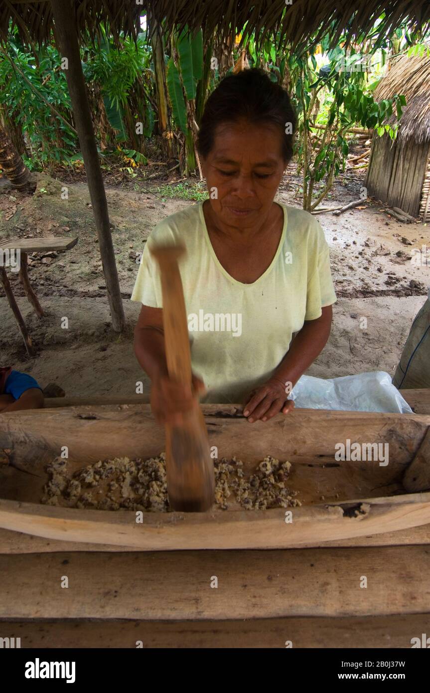 Amazon village woman hi-res stock photography and images - Alamy
